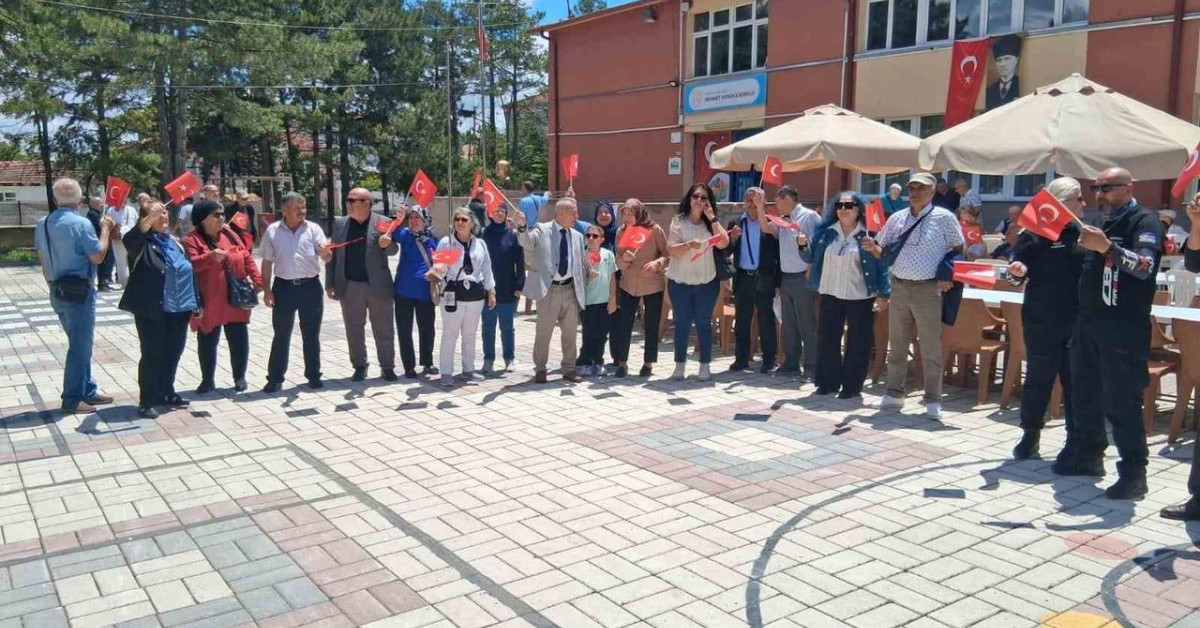 Beylikova avdan okulu mezunları, pilav günü’nde bir araya geldi - Haber365