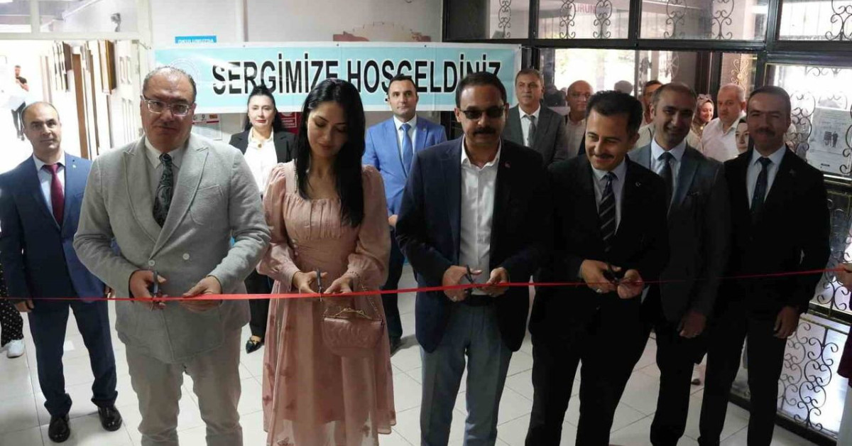 Bolvadin Halk Eğitimi Merkezinde yıl sonu sergisi açıldı - Haber365
