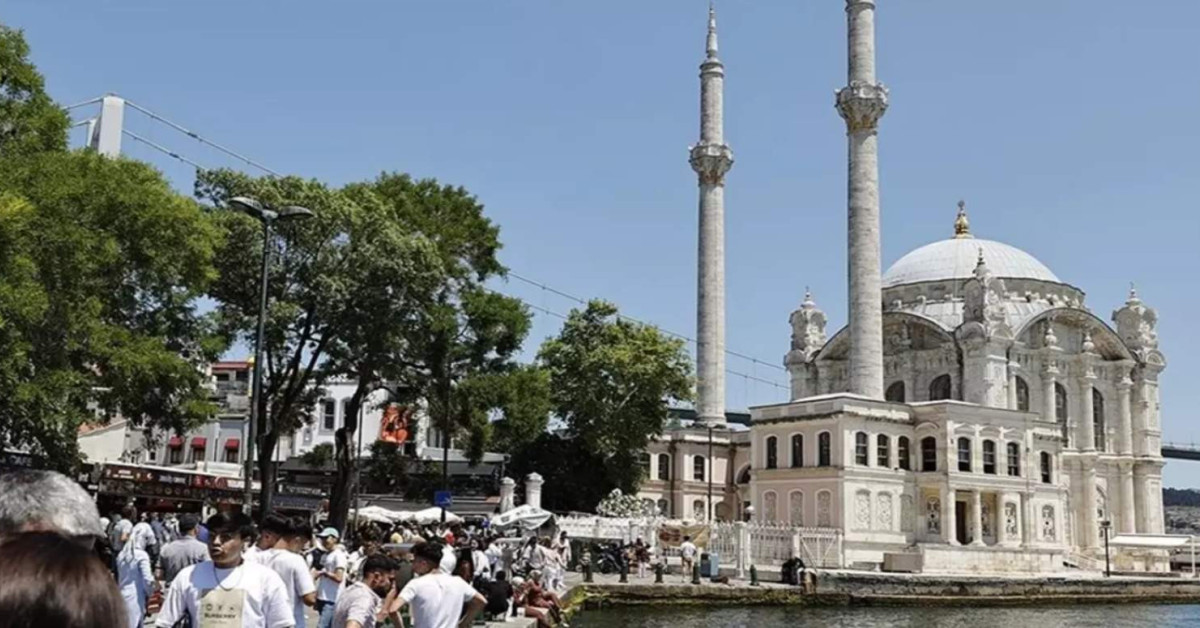 İstanbul doldu taştı: Tarihi mekanlarda bayram kalabalığı - Haber365