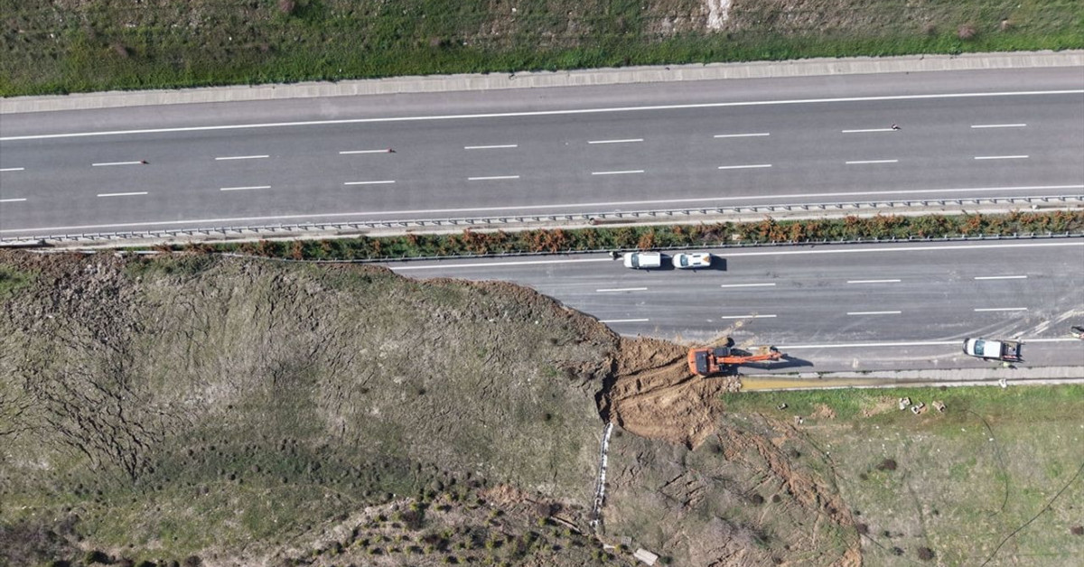Manisa'da İstanbul-İzmir Otoyolu'ndaki Toprak Kayması Sonrası ...