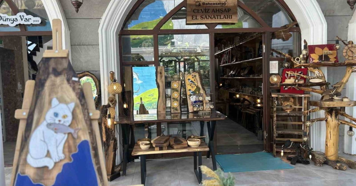 Van'da ömrünü tamamlamış ceviz ağaçları dekoratif ürünlere dönüşüyor ...