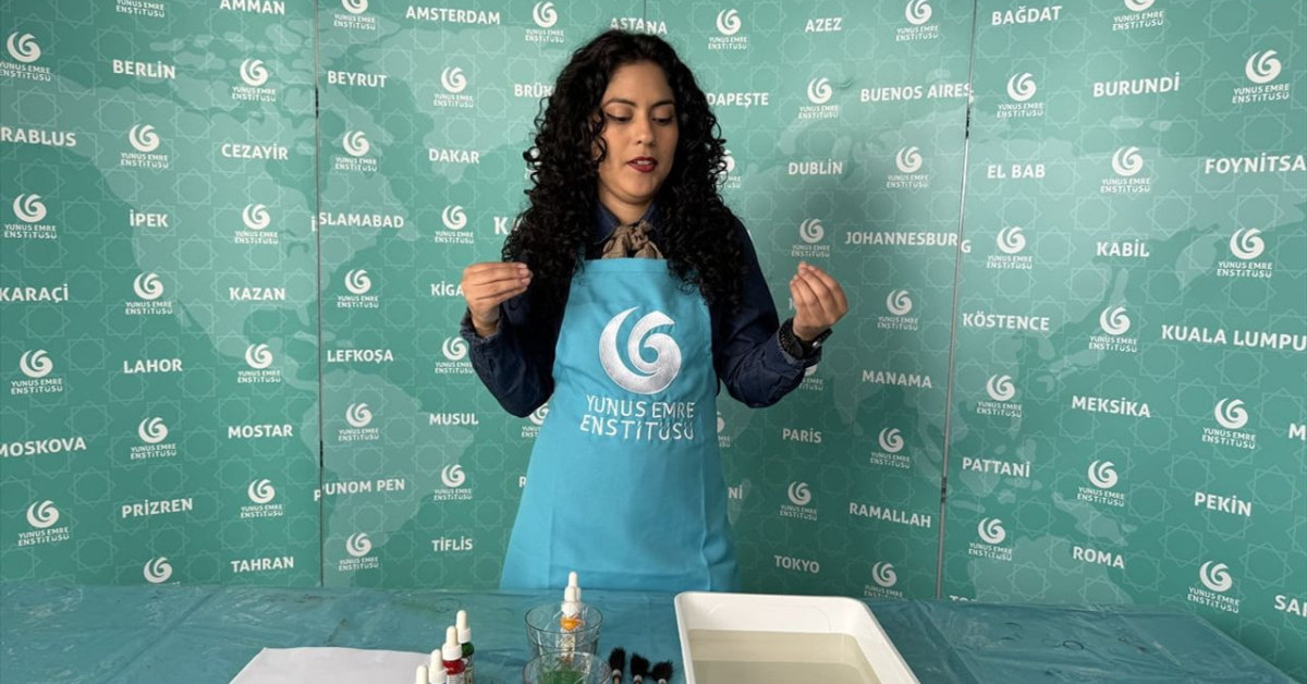Venezuela'da Türk Sanatı: Ebru ile Yeteneklerini Sergileyen Paola ...