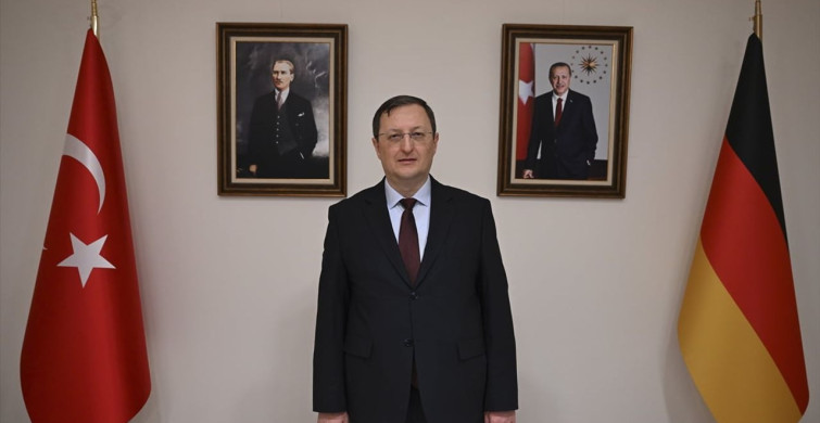 Türkiye'nin Berlin Büyükelçisi Gökhan Turan, Yılın Kareleri Oylamasına ...