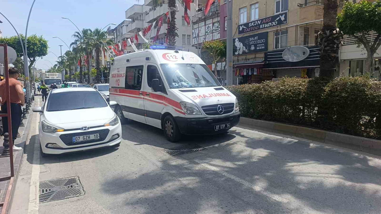 Antalya'da Yaya Geçidinde Kaza: Alman Turist Yaralandı - Haber365