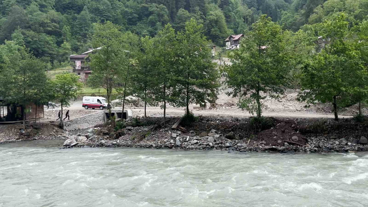 Rize'de kayıp şahıs ölü bulundu, arama ekibinin botu devrildi - Haber365