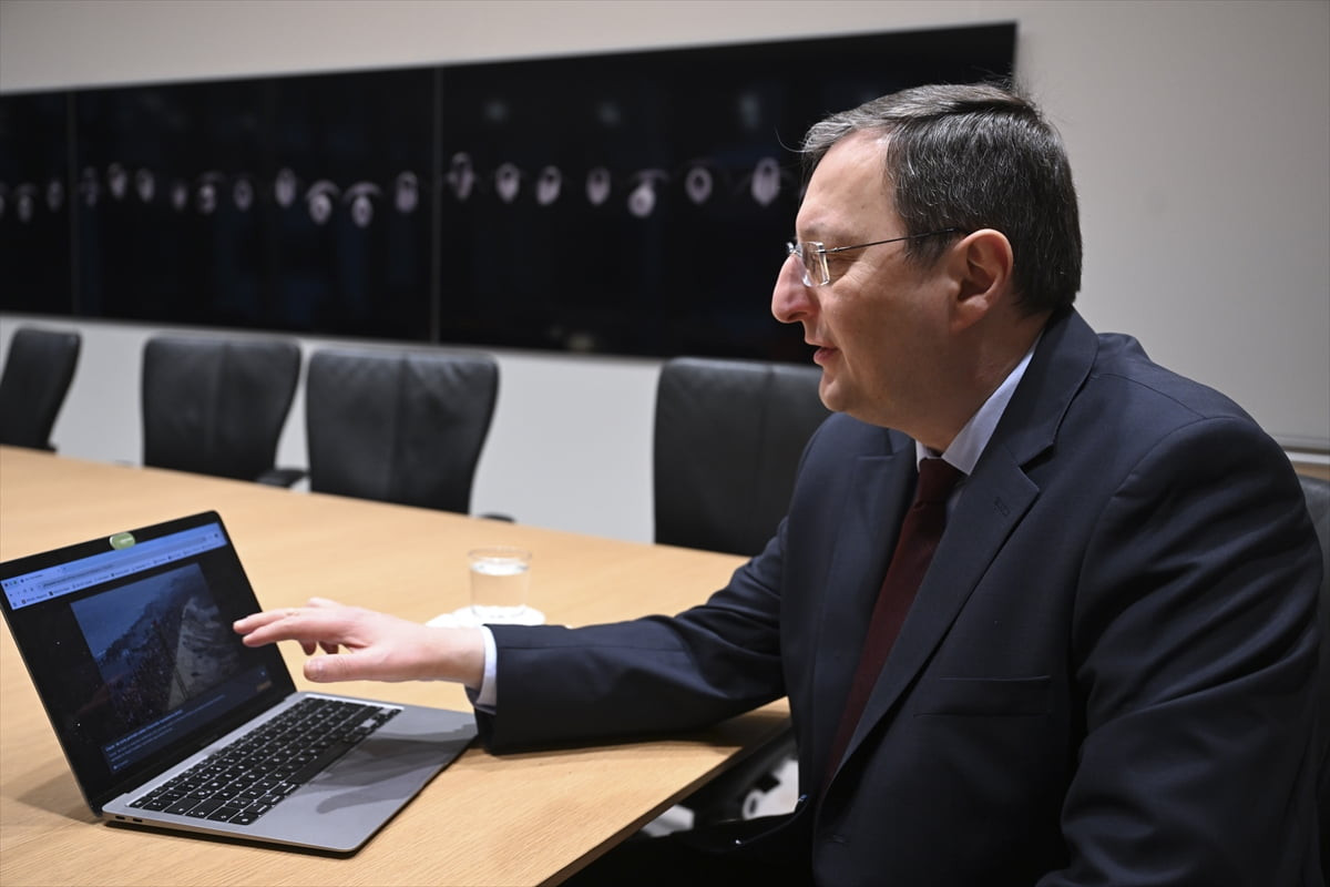 Türkiye'nin Berlin Büyükelçisi Gökhan Turan, Yılın Kareleri Oylamasına ...